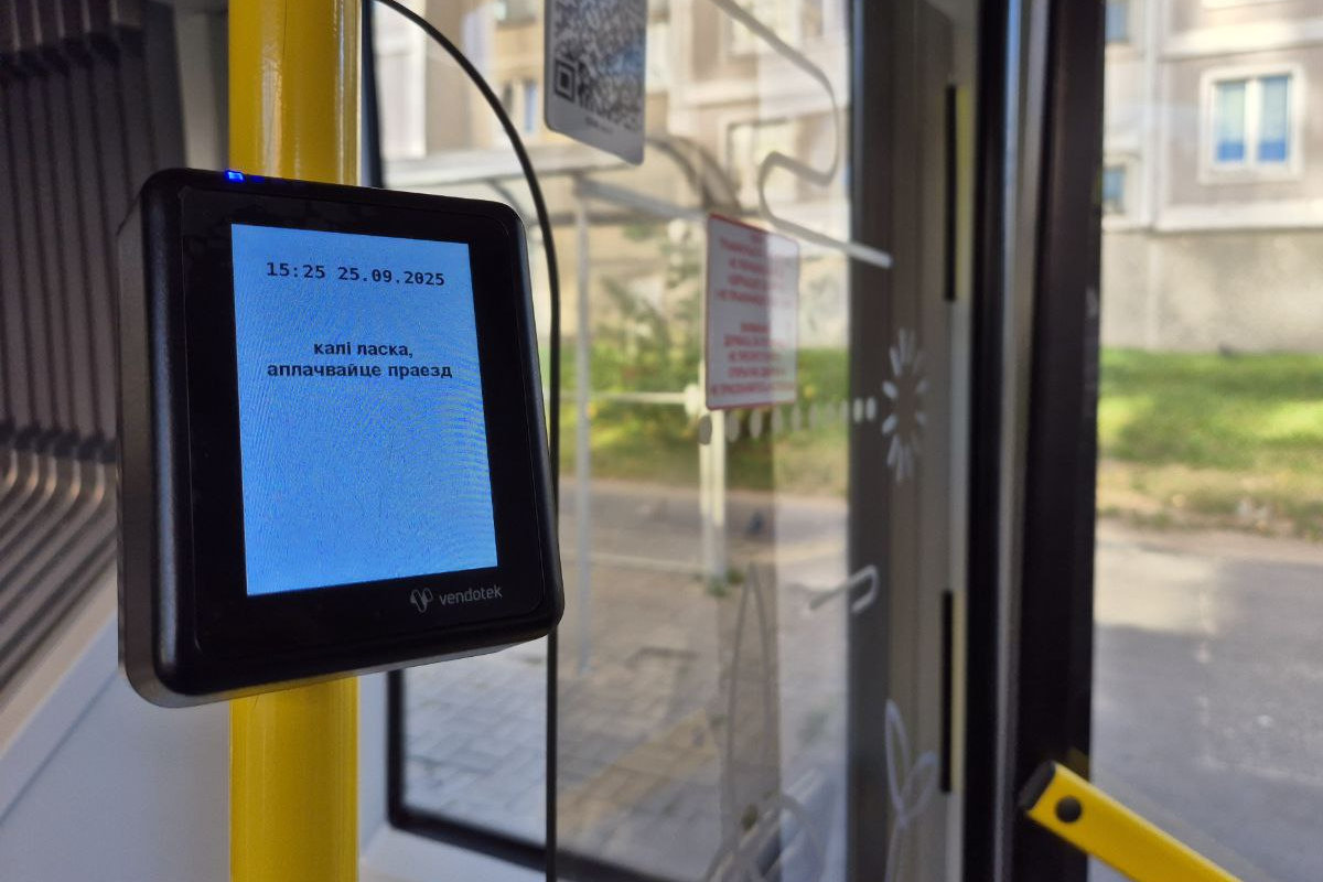 В Минских автобусах начали ставить терминалы для оплаты банковской картой